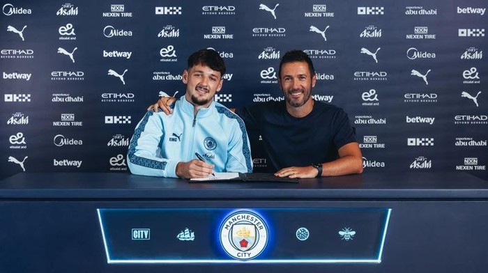 James Trafford Kiper Nomor 1 Manchester City