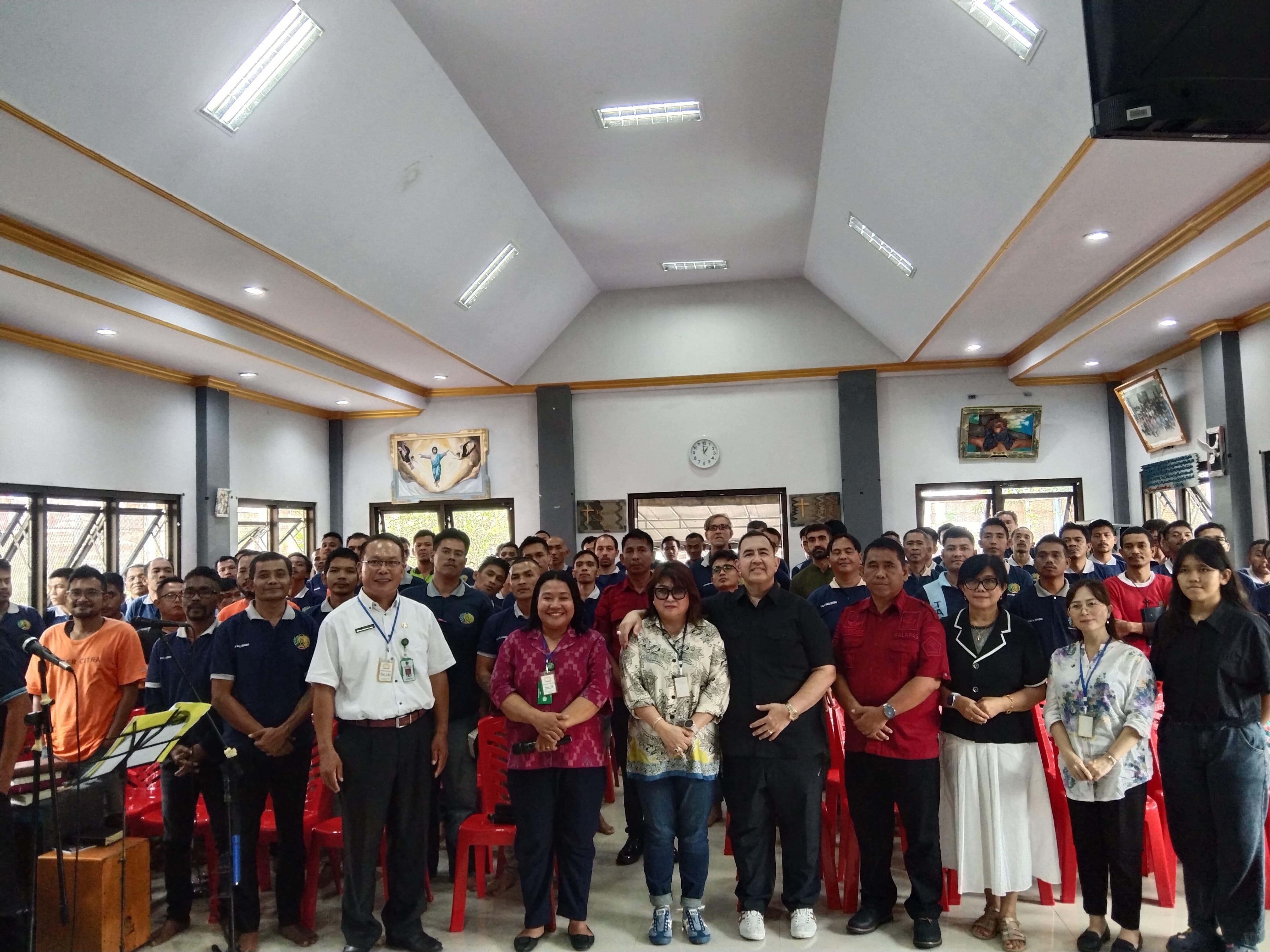 Pdt Gilbert Lumoindong Sentuh Pelayanan Warga Binaan Lapas Narkotika ...