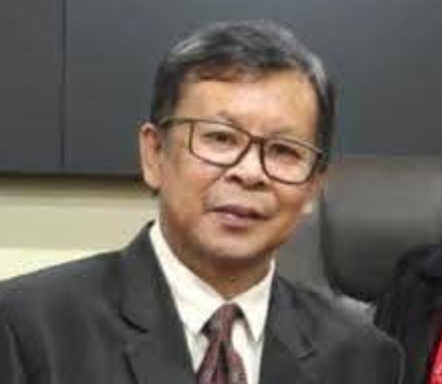 Direktur Pascasarjana Unima Prof Dr Rolles Palilingan Uji Disertasi ...