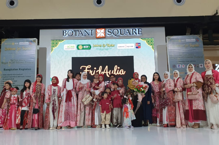 Meramaikan Muslim Fashion Show BiiFest 2025, Batik Neng Geulis by Frida ...