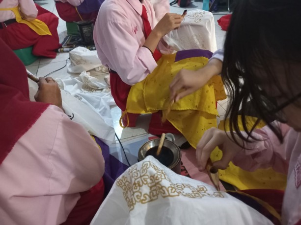 SMK Negeri 3 Pontianak Hasilkan Kreasi Batik dengan Motif Lokal