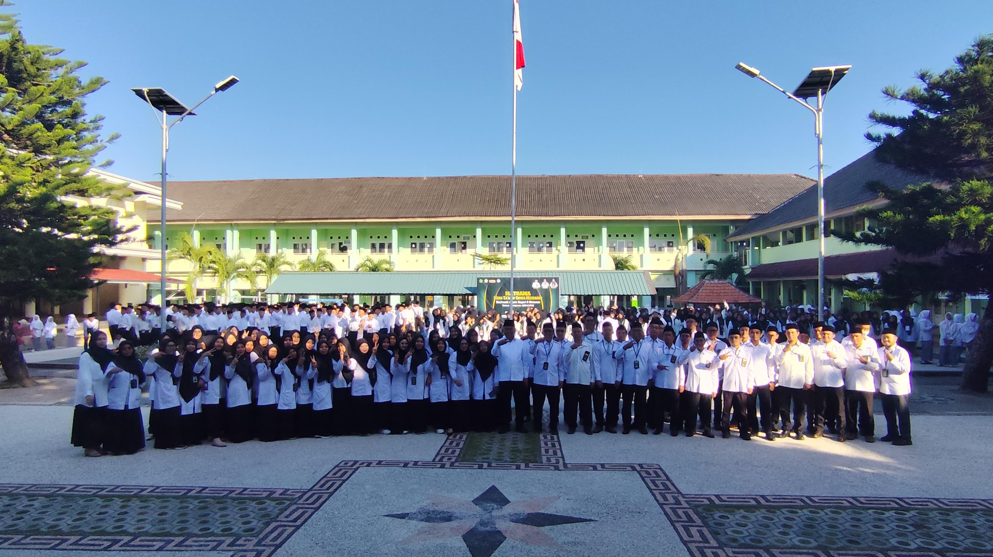 Bertabur Kembang Api, Penutupan Matsama MAN 2 Mataram Berlangsung ...