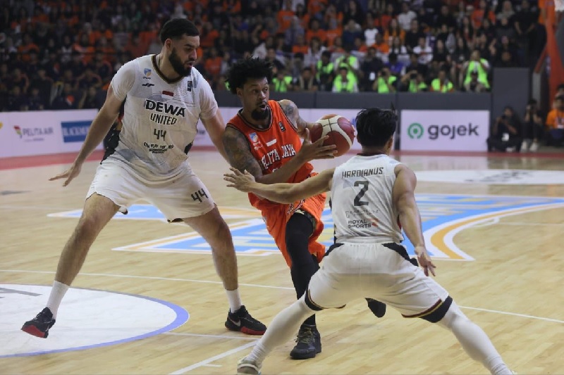 Final IBL 2025: Dewa United Banten Paksa Pelita Jaya Mainkan Game 3 ...